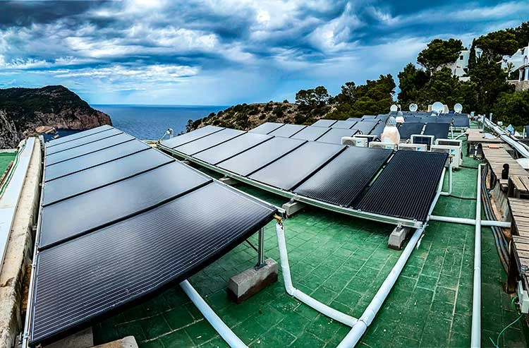 Paneles solares híbridos en el sector Hotelero Ejemplos reales - caloryfrio.com